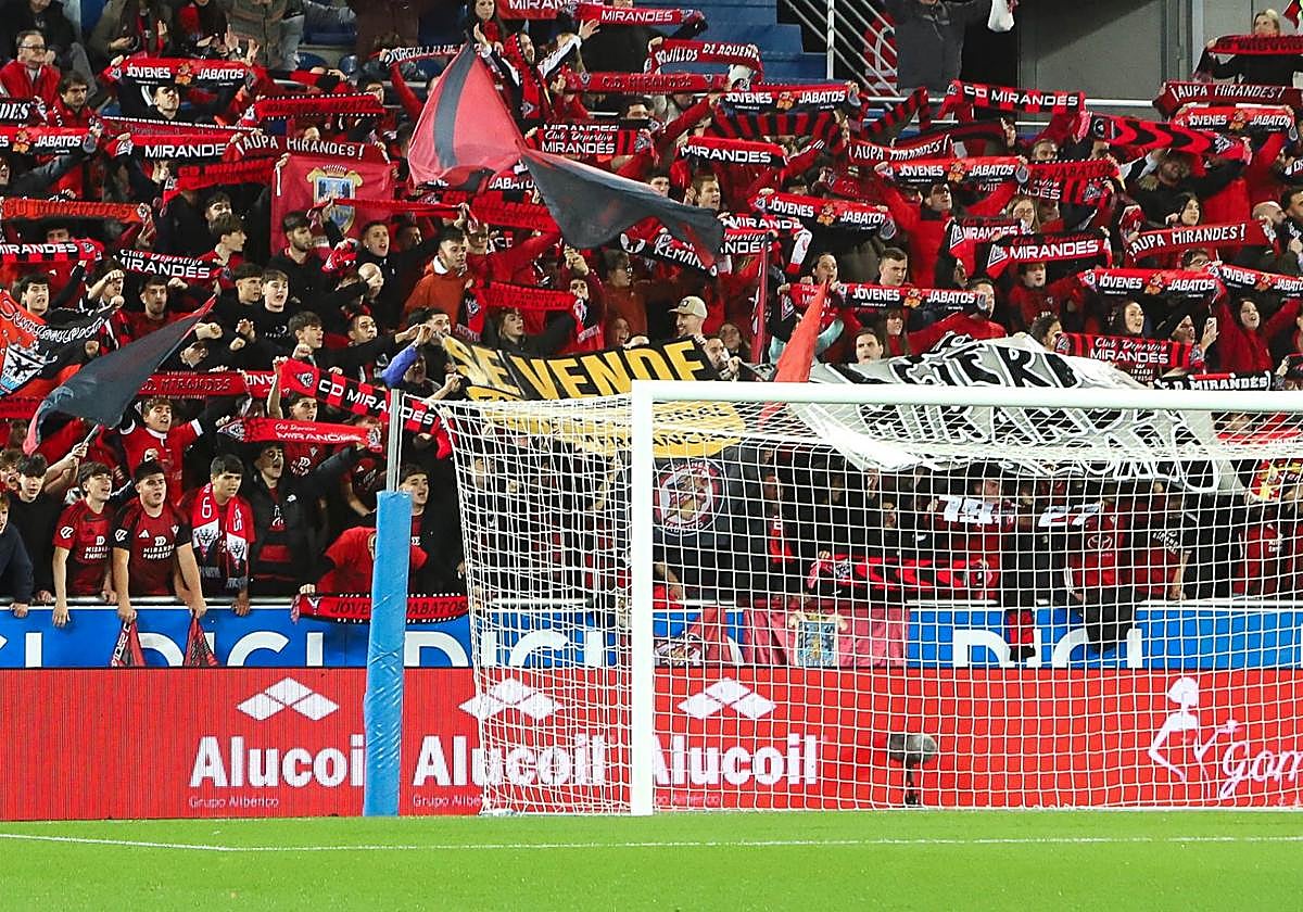 La afición recibirá a los jugadores en Anduva y se hará oír en el campo ...