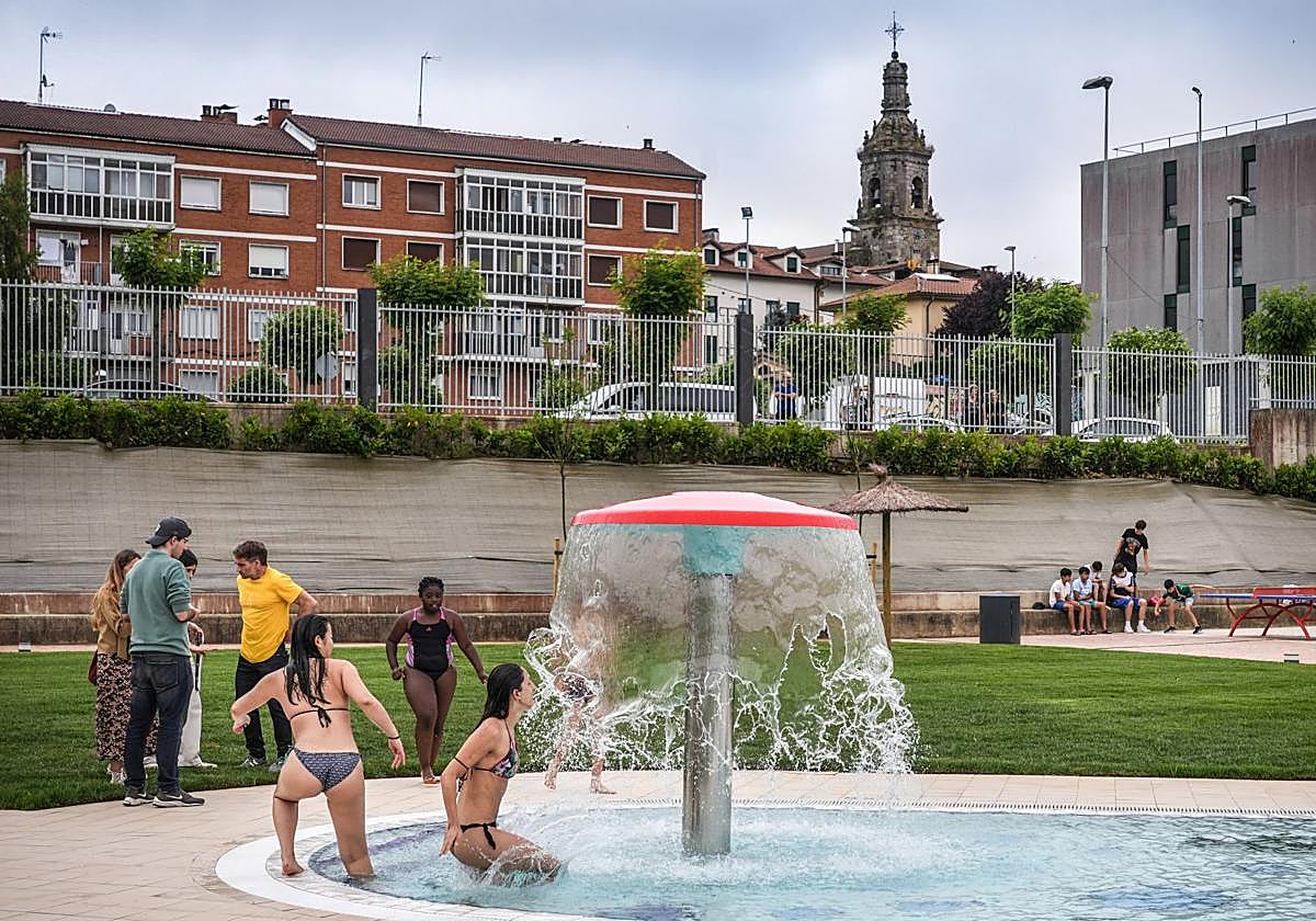 La temporada de piscinas se retrasa en Álava por la falta de ...