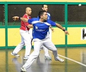 Derrota de Goñi y Antxia en la fiesta de la pelota de Derio | El Correo