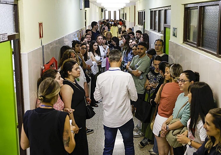 El profesor investigado por contactar con menores se 'cuela' en los ...