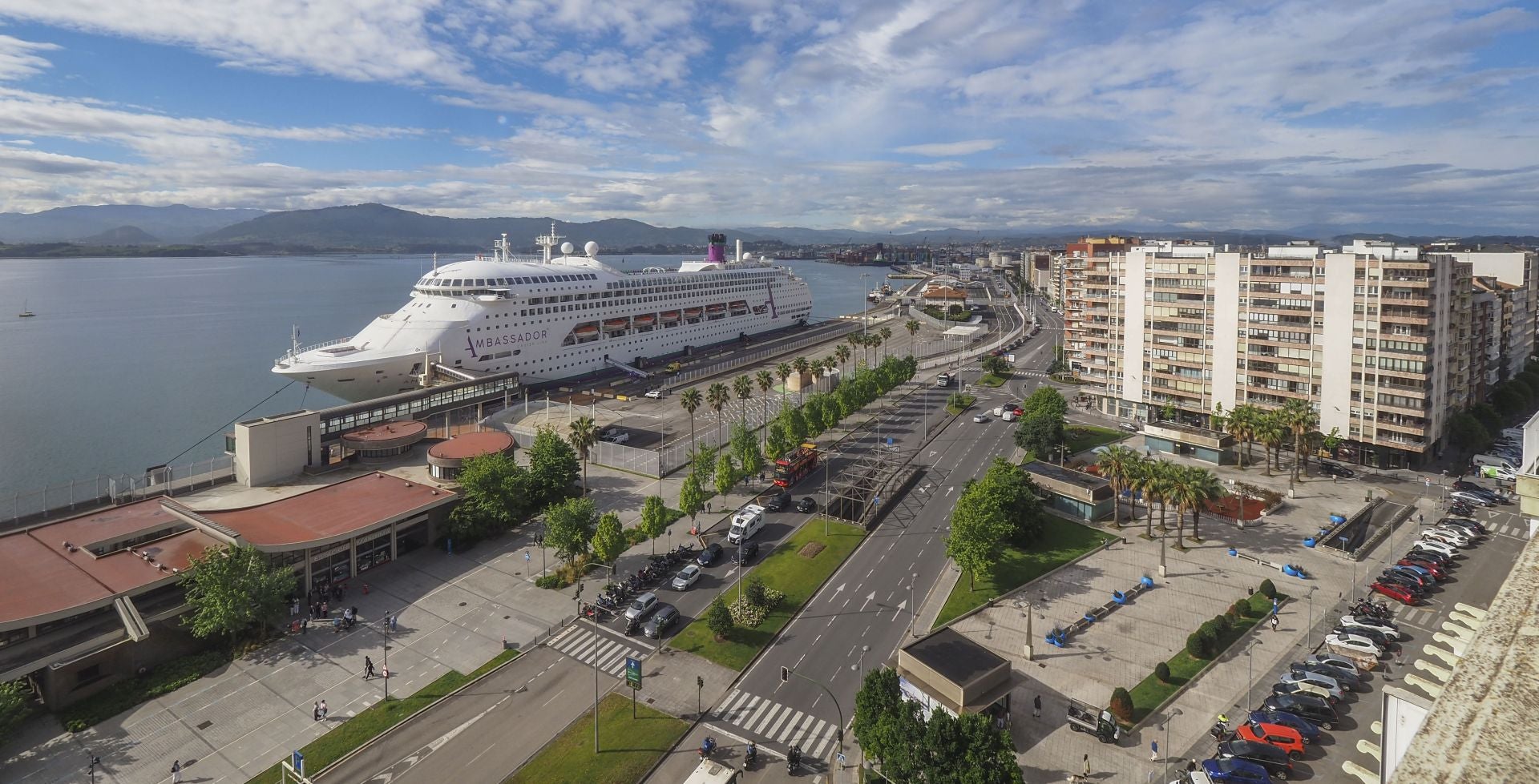 El crucero Ambience hace su primera escala en Santander | El Diario ...