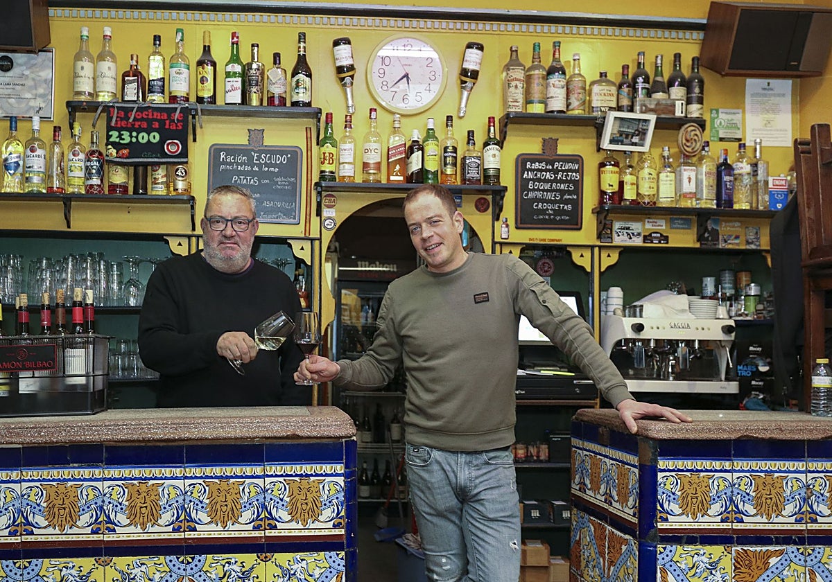 Muere Chuchi Lama, alma del histórico bar El Escudo de Torrelavega, a ...