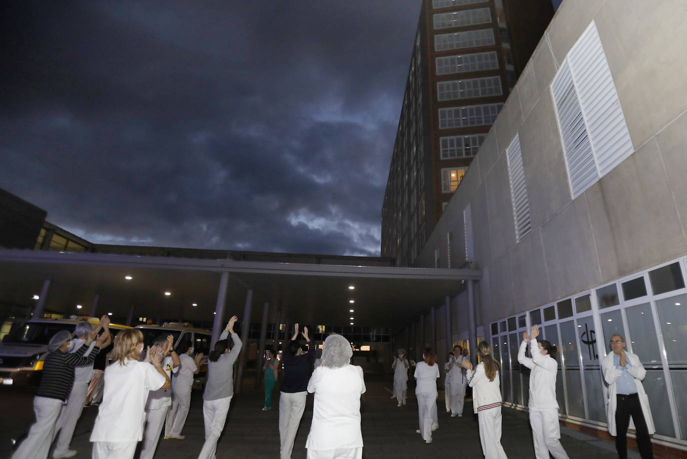 Fotos: Sirenas y aplausos en el Hospital Río Carrión | El Norte de Castilla