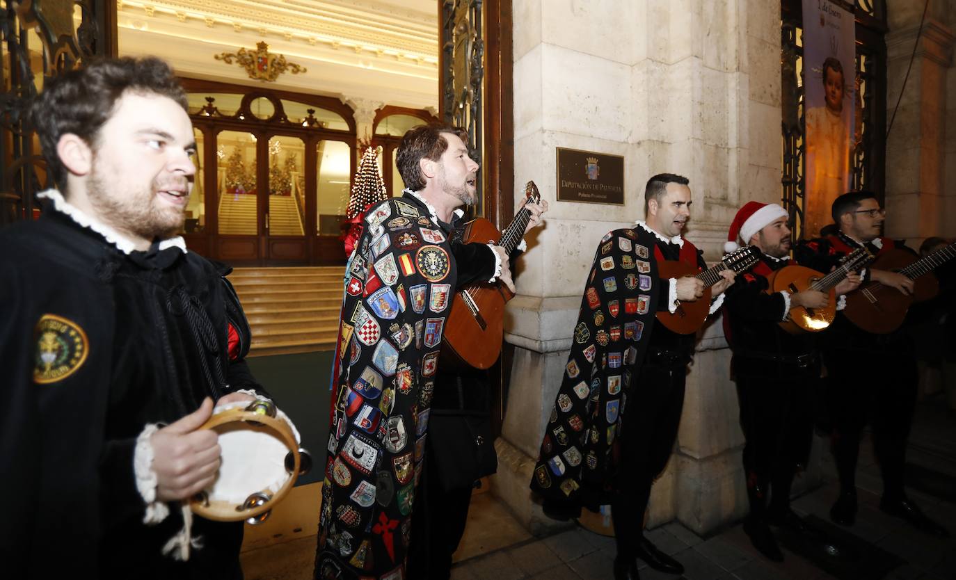 Fotos: John Fellingham y la Tuna de Derecho regalan música en Palencia ...