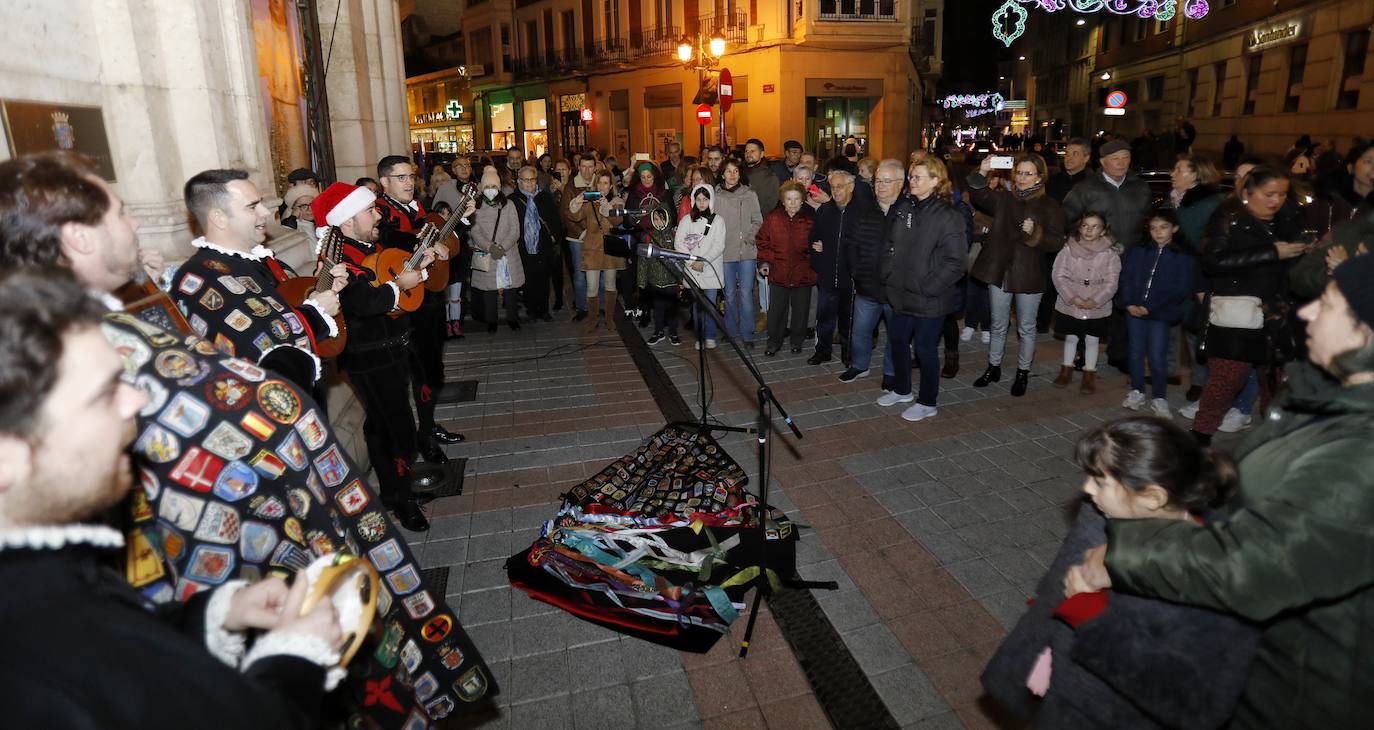 Fotos: John Fellingham y la Tuna de Derecho regalan música en Palencia ...