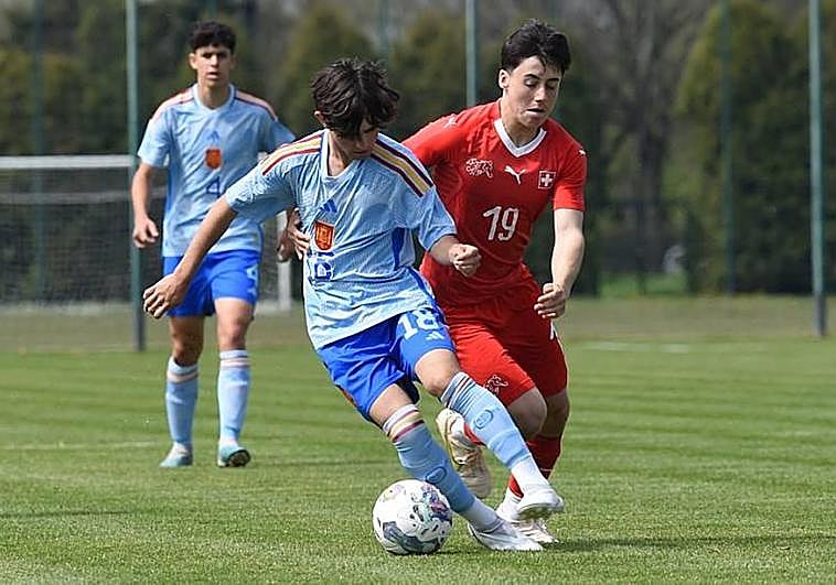 El briquero Adrián Pascual 'Pascu', con la selección española sub-16 ...