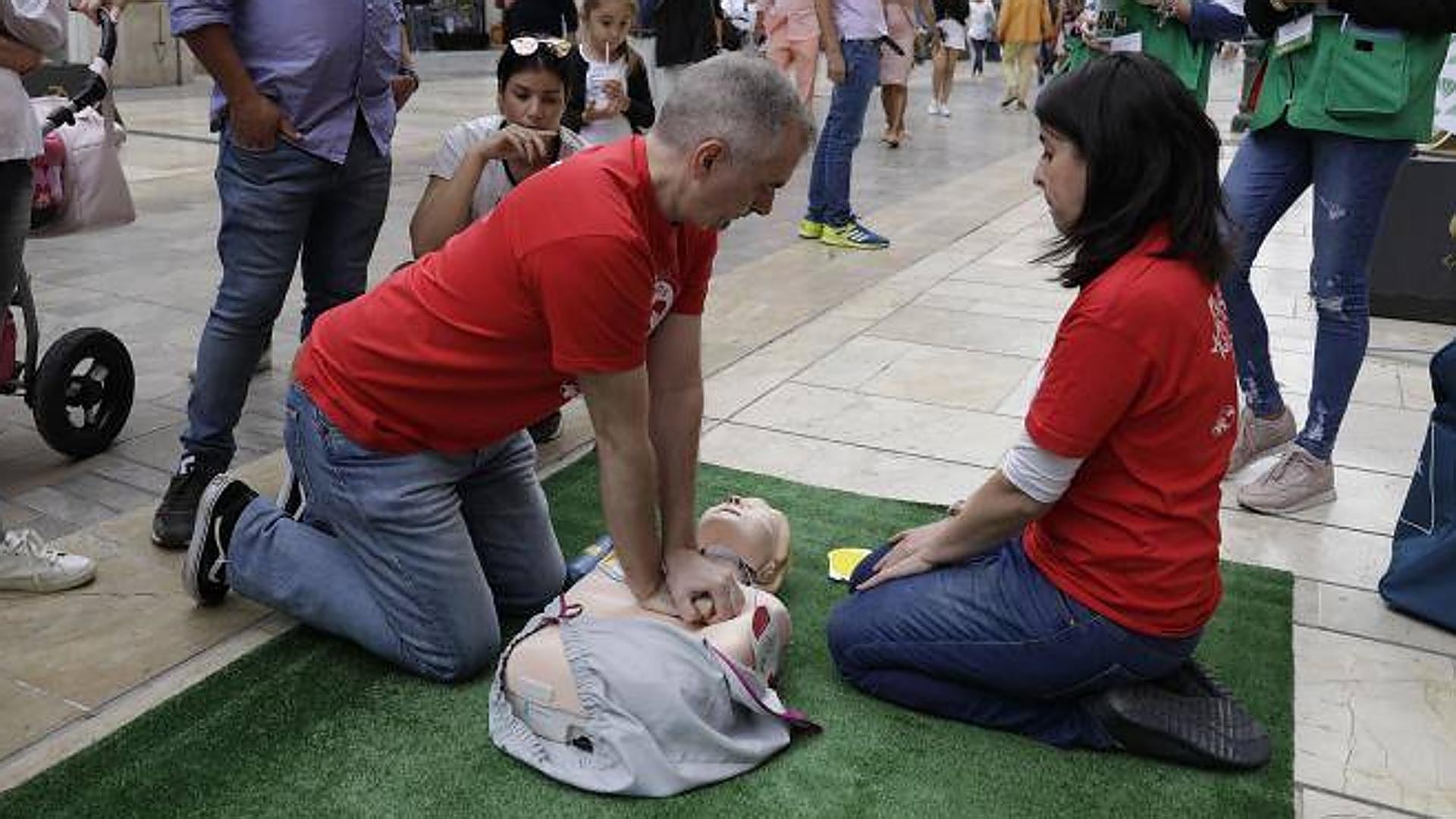 RCP: Cómo hacer correctamente una reanimación cardiopulmonar | El Norte ...