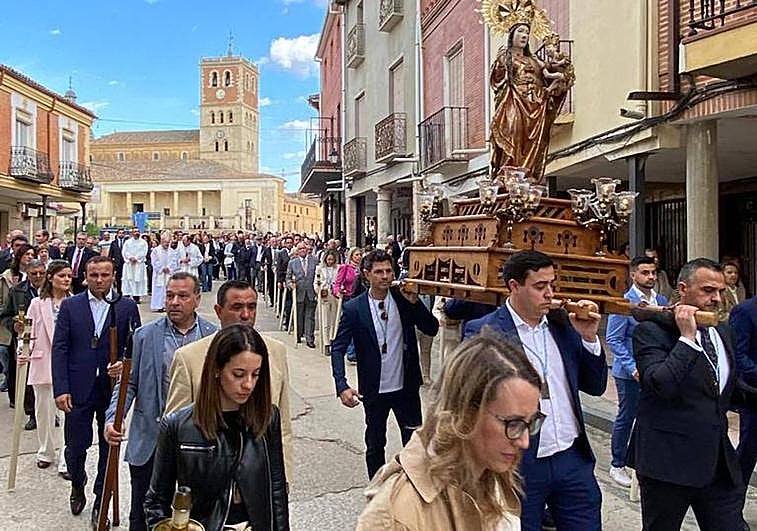 Villalón celebra los 75 años de la coronación de la Virgen de Fuentes ...