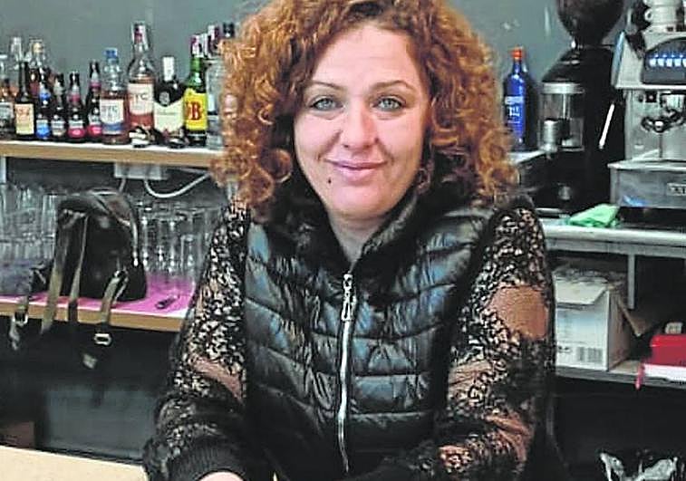 Balisa y Hoyuelos recuperan el bar: «Nos has dado la vida» | El Norte ...