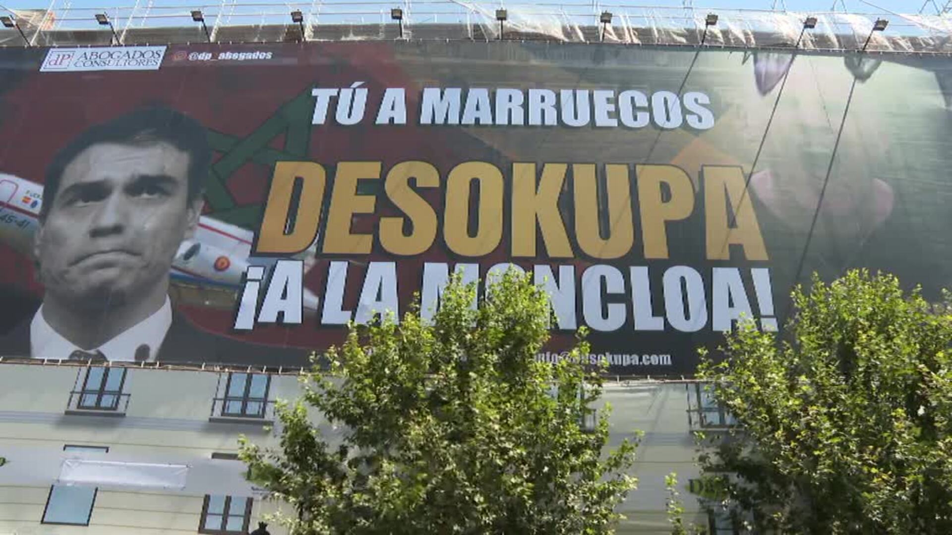 La polémica empresa Desokupa cuelga una lona en Madrid contra el ...