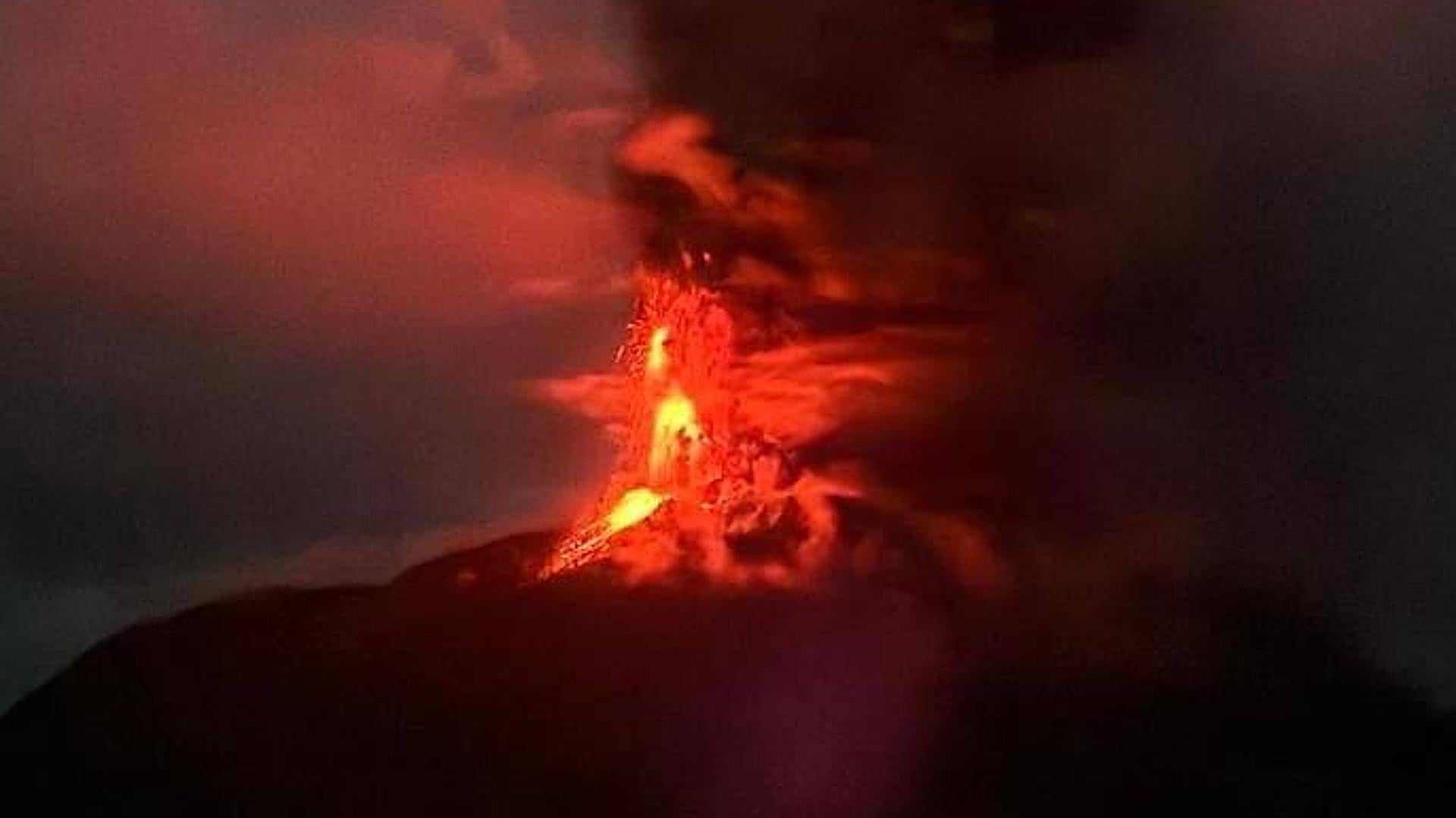 La violenta erupción del volcán Ruang, en imágenes | El Norte de Castilla
