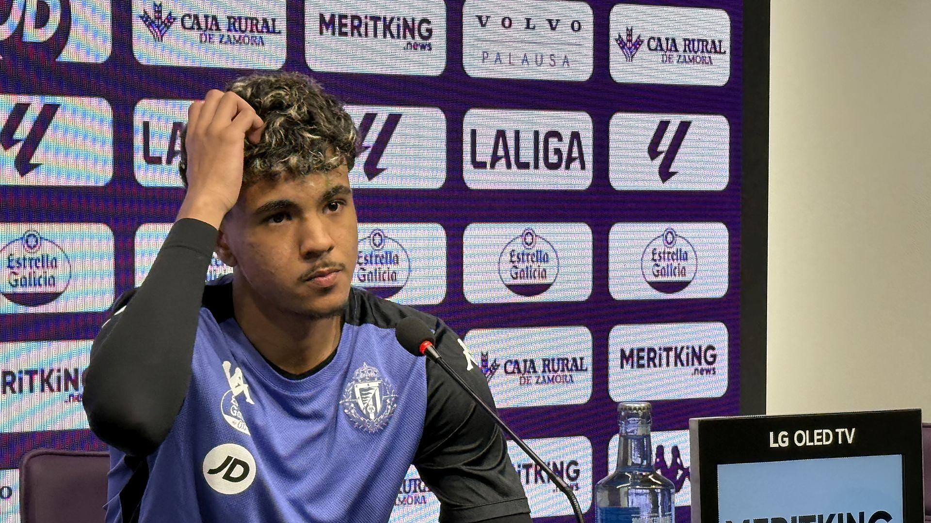 Aznou valora su llegada al Real Valladolid: «Debuté con errores, pero ...
