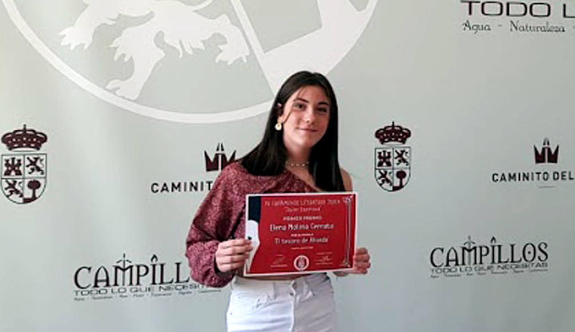 La joven Elena Molina, ganadora de un premio de novela | Hoy