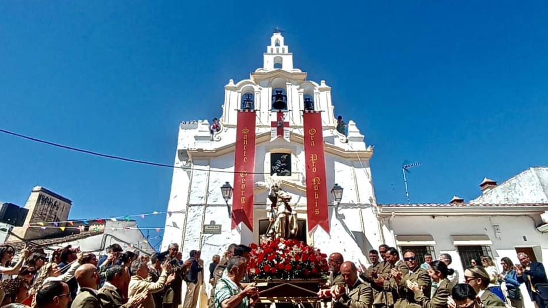 Los vecinos de San Jorge han vivido con fervor el día grande del Patrón ...