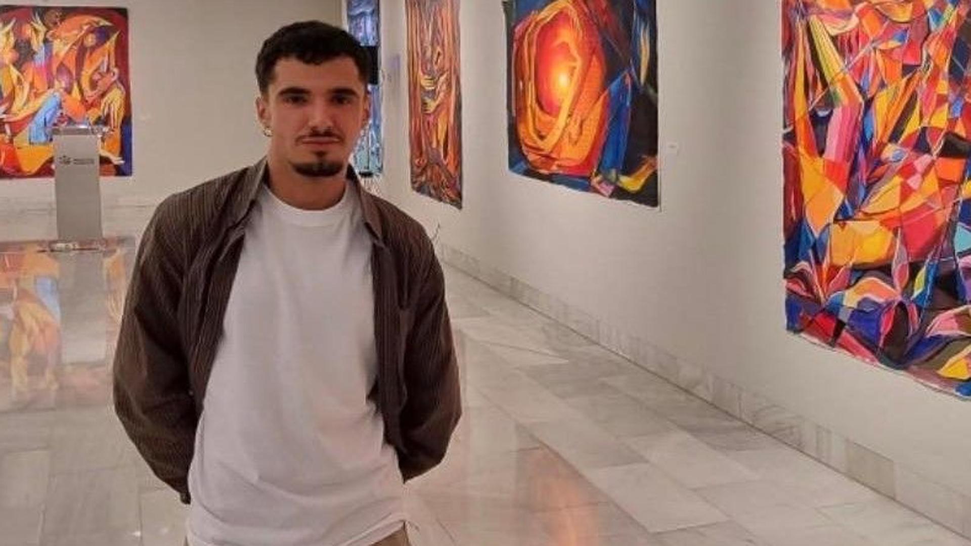 Adrián Rolo expone su explosión de color 'El jardín colgante' | Hoy