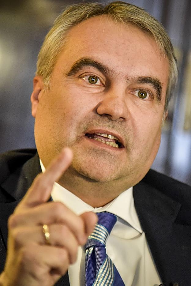 Fragoso cambia el equipo que trabaja directamente con él | Hoy.es