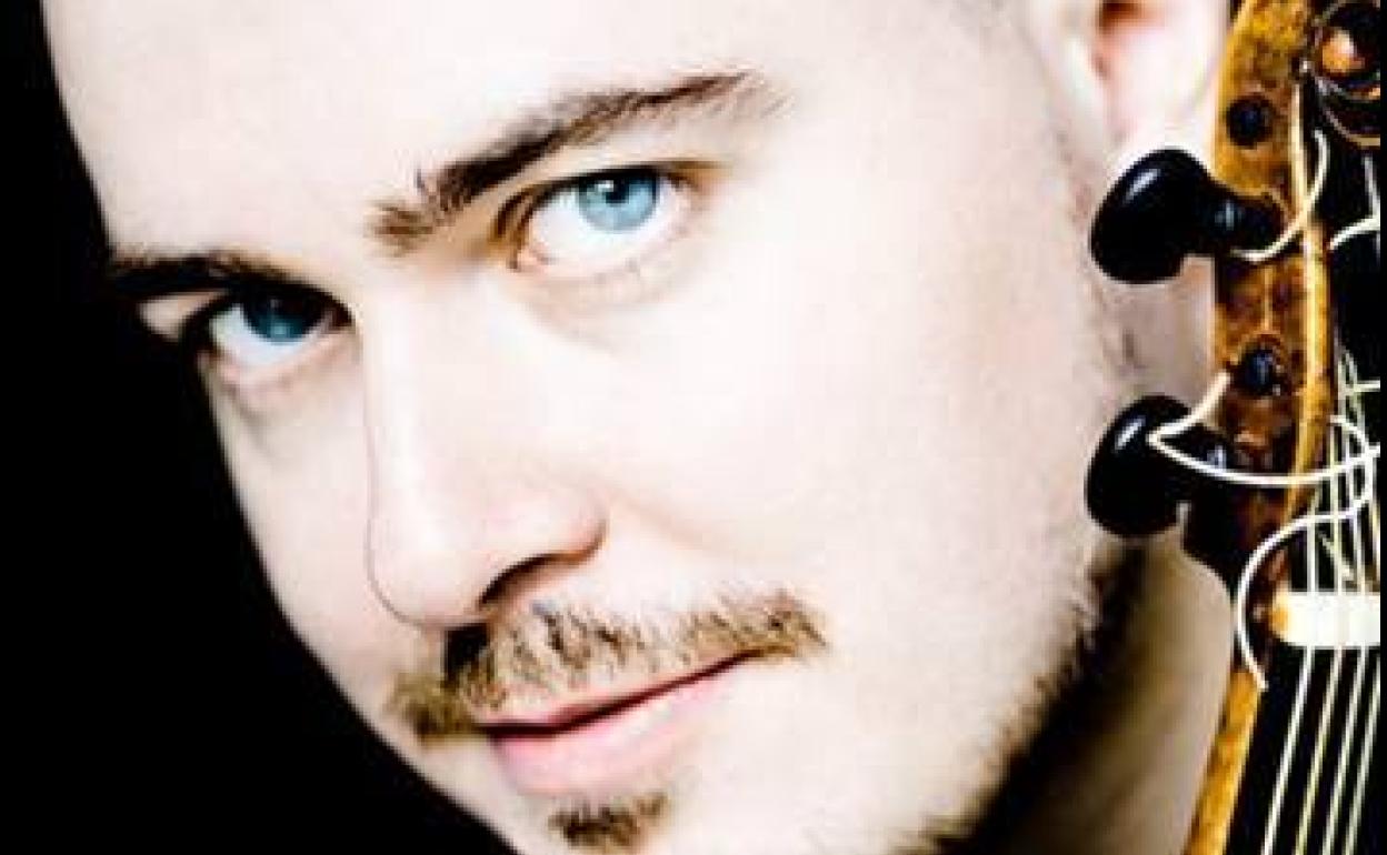 El violinista ruso Dmitry Sinkovsky toca junto a la OEx el jueves en ...