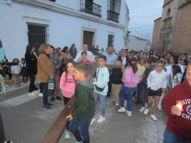 Los niños rezan el Vía Crucis del lunes y el Cautivo será protagonista ...