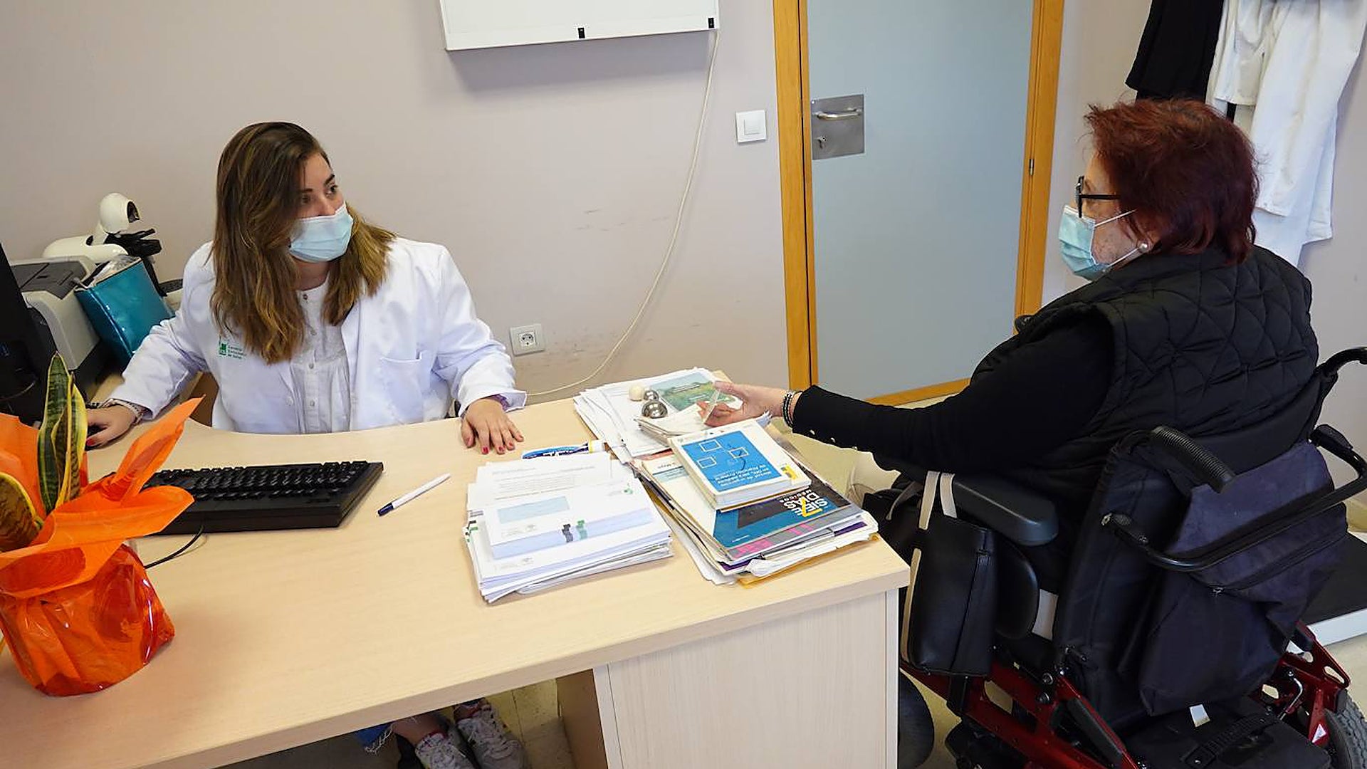 Solo 16 de los 57 MIR se incorporan al plan del SES para pasar consulta ...