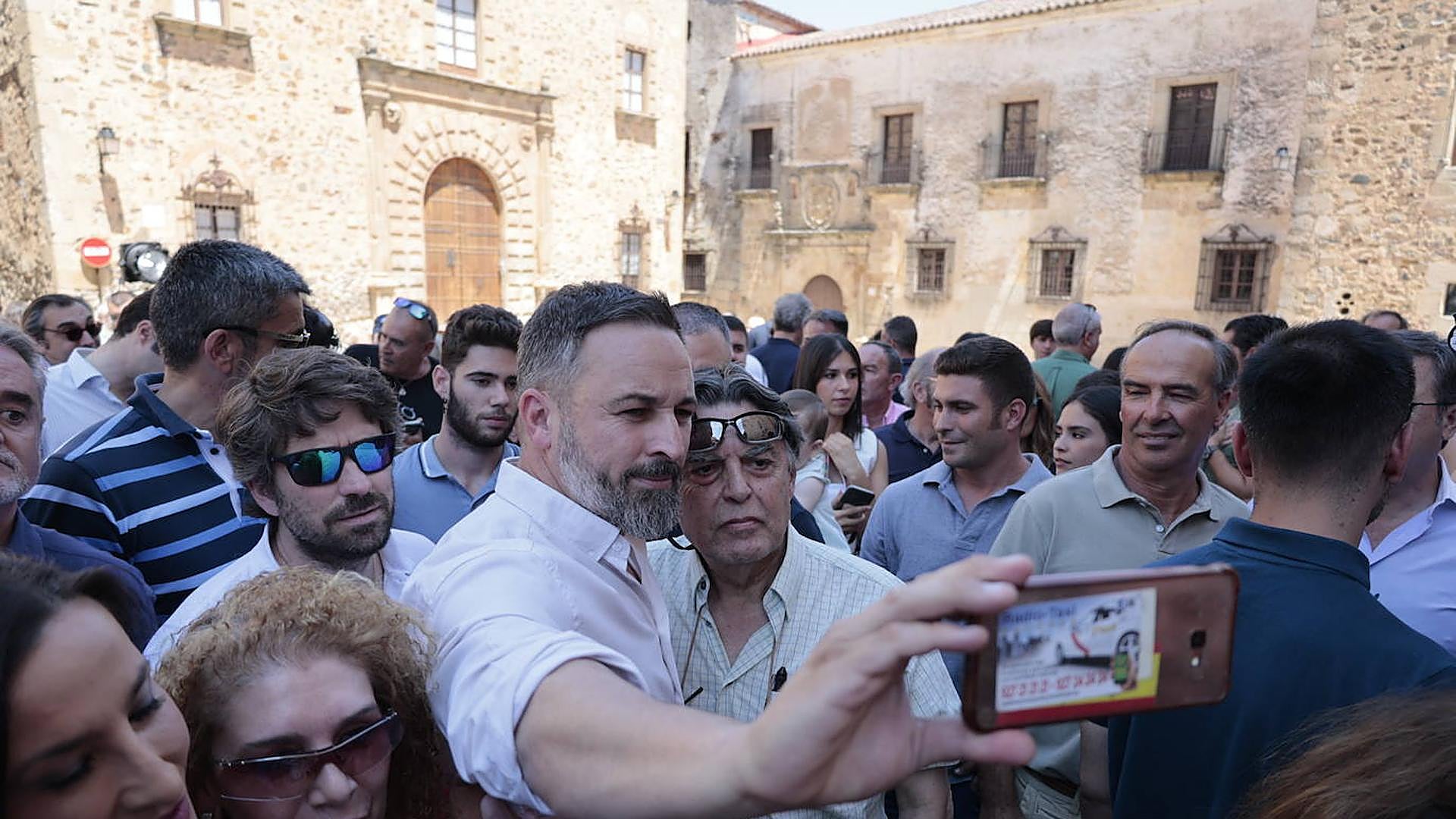 Abascal saca pecho en Cáceres del pacto de Vox con Guardiola | Hoy