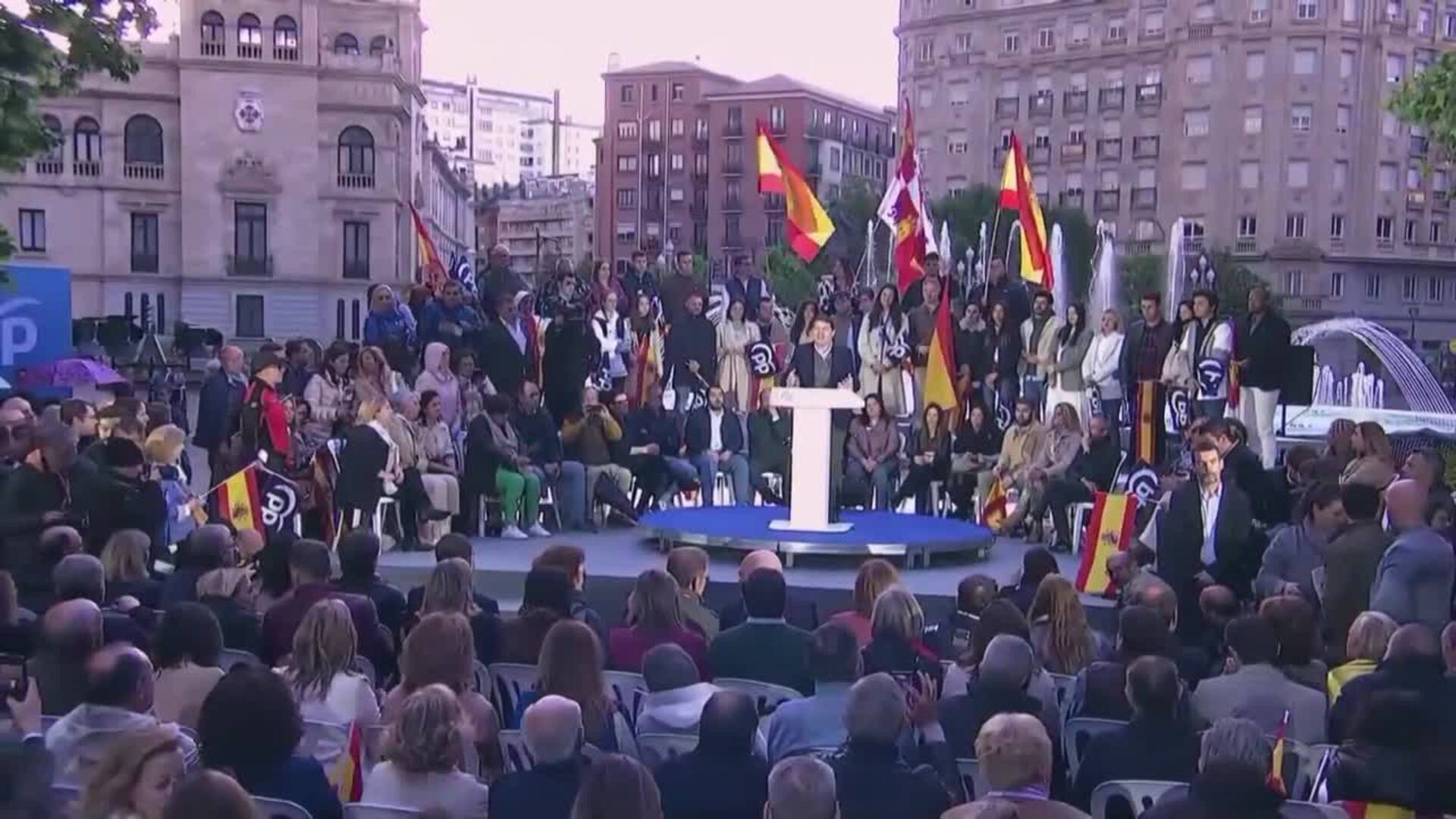 Mañueco pide a sus candidatos que "pateen las calles" y vayan "puerta a ...