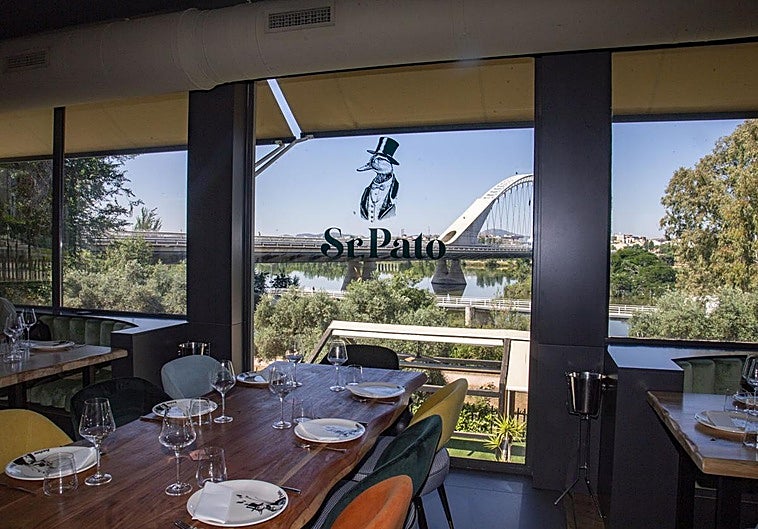 'Sr. Pato', el nuevo restaurante de Mérida con vistas al Guadiana | Hoy