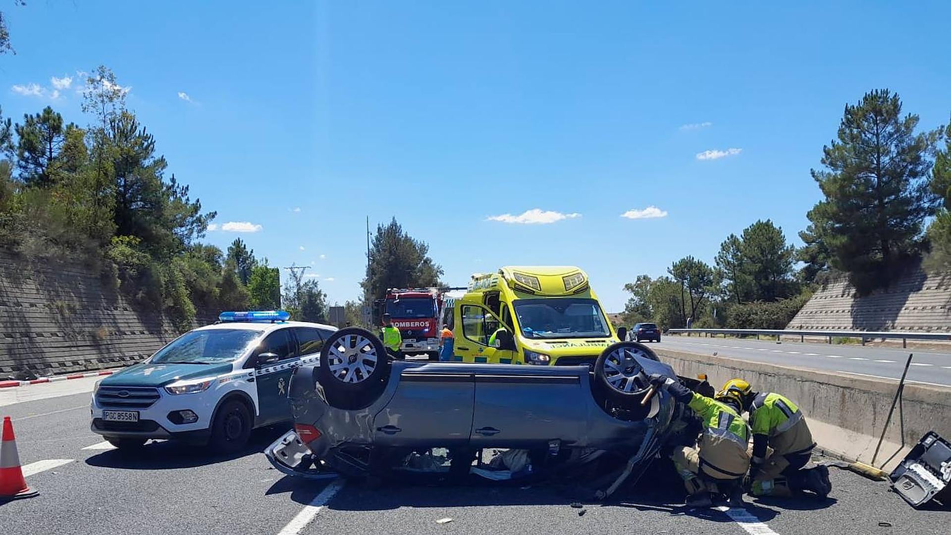 Sucesos: Un muerto y dos heridos en un accidente entre un coche y un ...