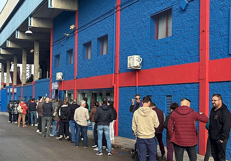 La afición del Extremadura responde a la llamada de la Copa | Hoy