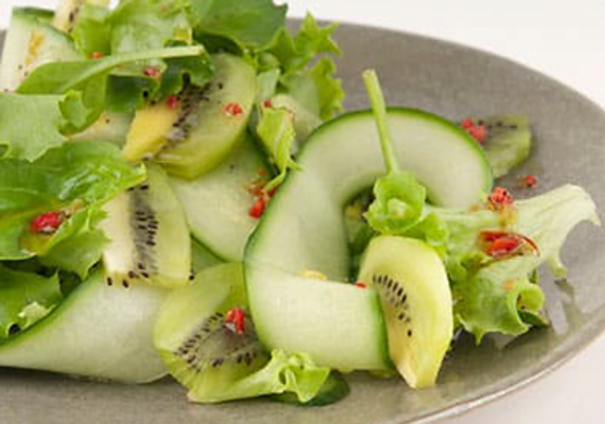 Ensalada saludable de kiwi, pepino y cilantro: ligera y rica en ...