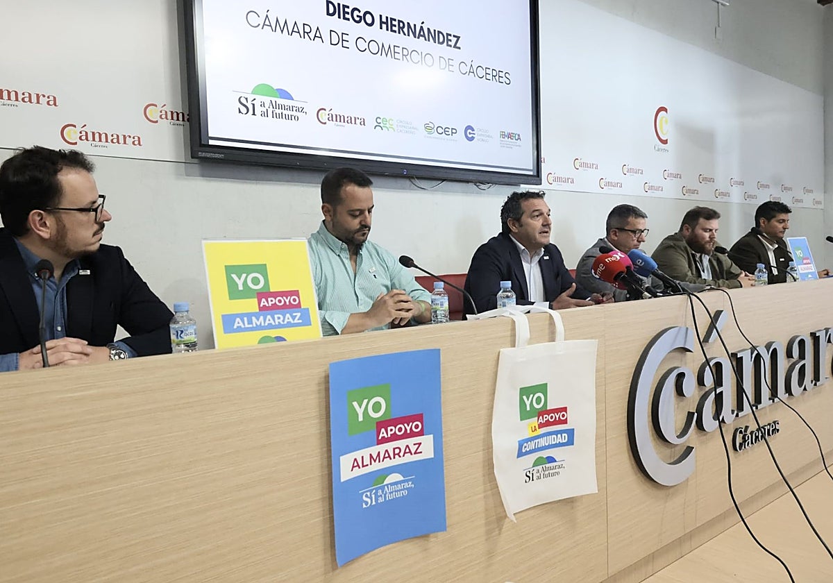 La campaña en el comercio local por la continuidad de Almaraz se ...
