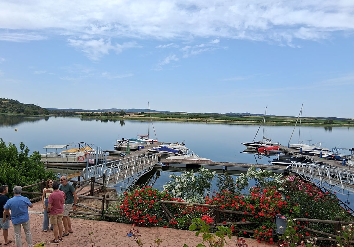 Temporada Alqueva: Más barcos y piscina flotante en Cheles frente a ...