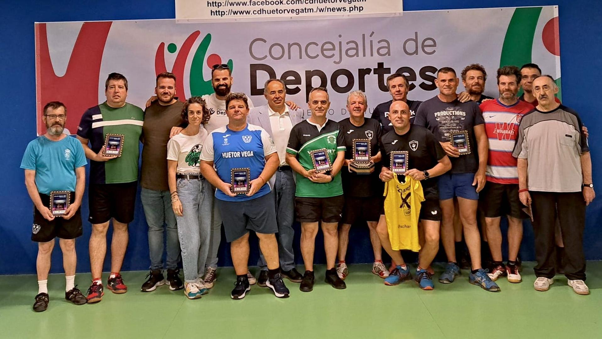 Los veteranos ponen el broche a la Liga de Verano de Huétor Vega | Ideal