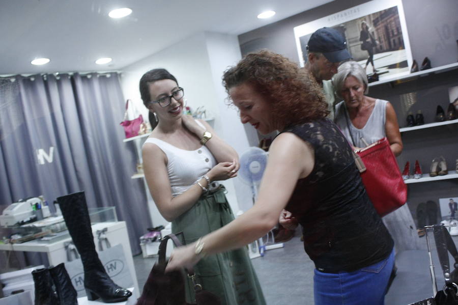 Fotos: La 'Shopping Night' arrasa en Almuñécar | Ideal