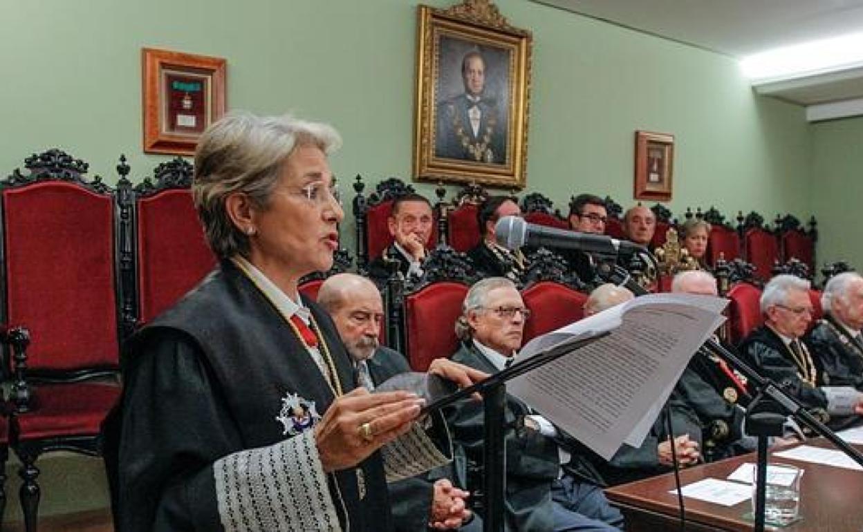 Elena Arias-Salgado cuelga la toga tras ejercer durante 40 años | Ideal