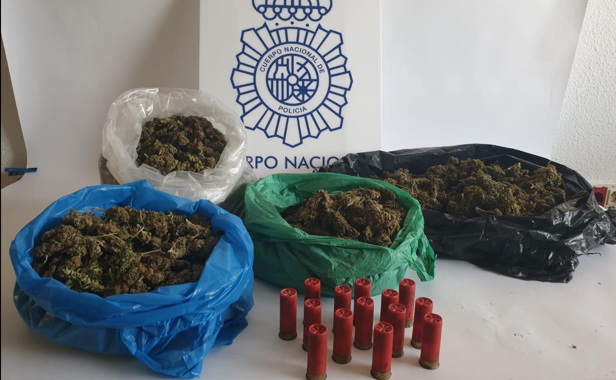 Sucesos en Almería | Detenidas cuatro personas y decomisados 4,3 kilos ... Sucesos en Almería | Detenidas cuatro personas y decomisados 4,3 kilos ...