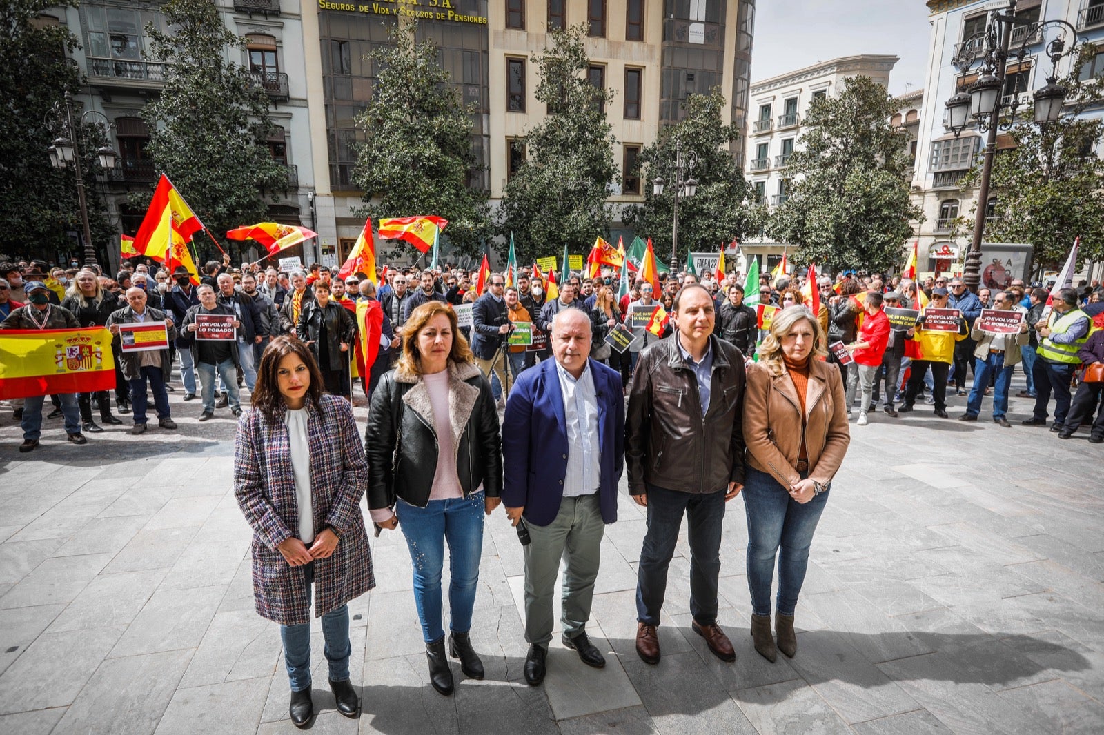 Fotos: Vox se manifiesta en Granada contra el «saqueo» de Sánchez | Ideal