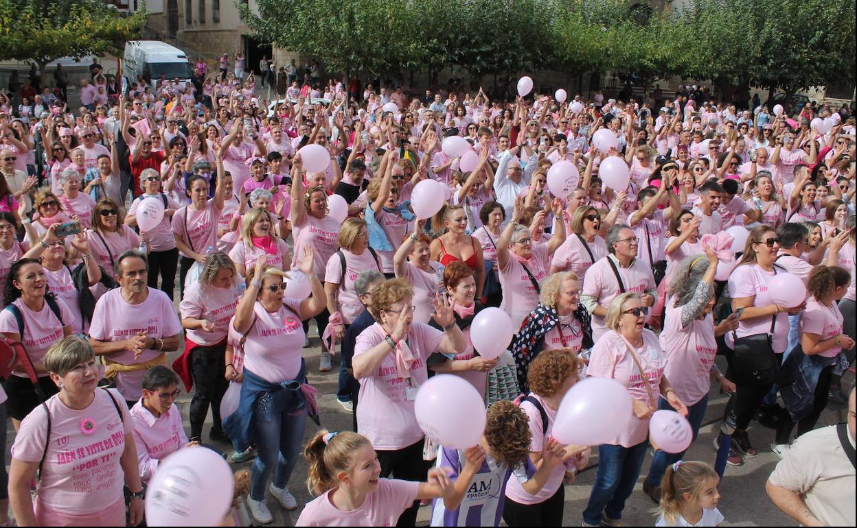 Miles de jienenses responden a una marcha rosa emocionante y ...