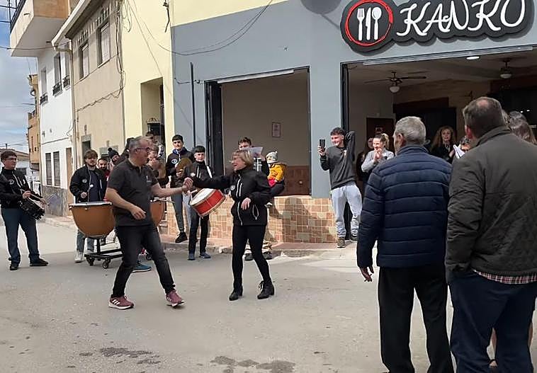 Reabre un histórico bar de Cúllar que «llena de vida el pueblo» | Ideal
