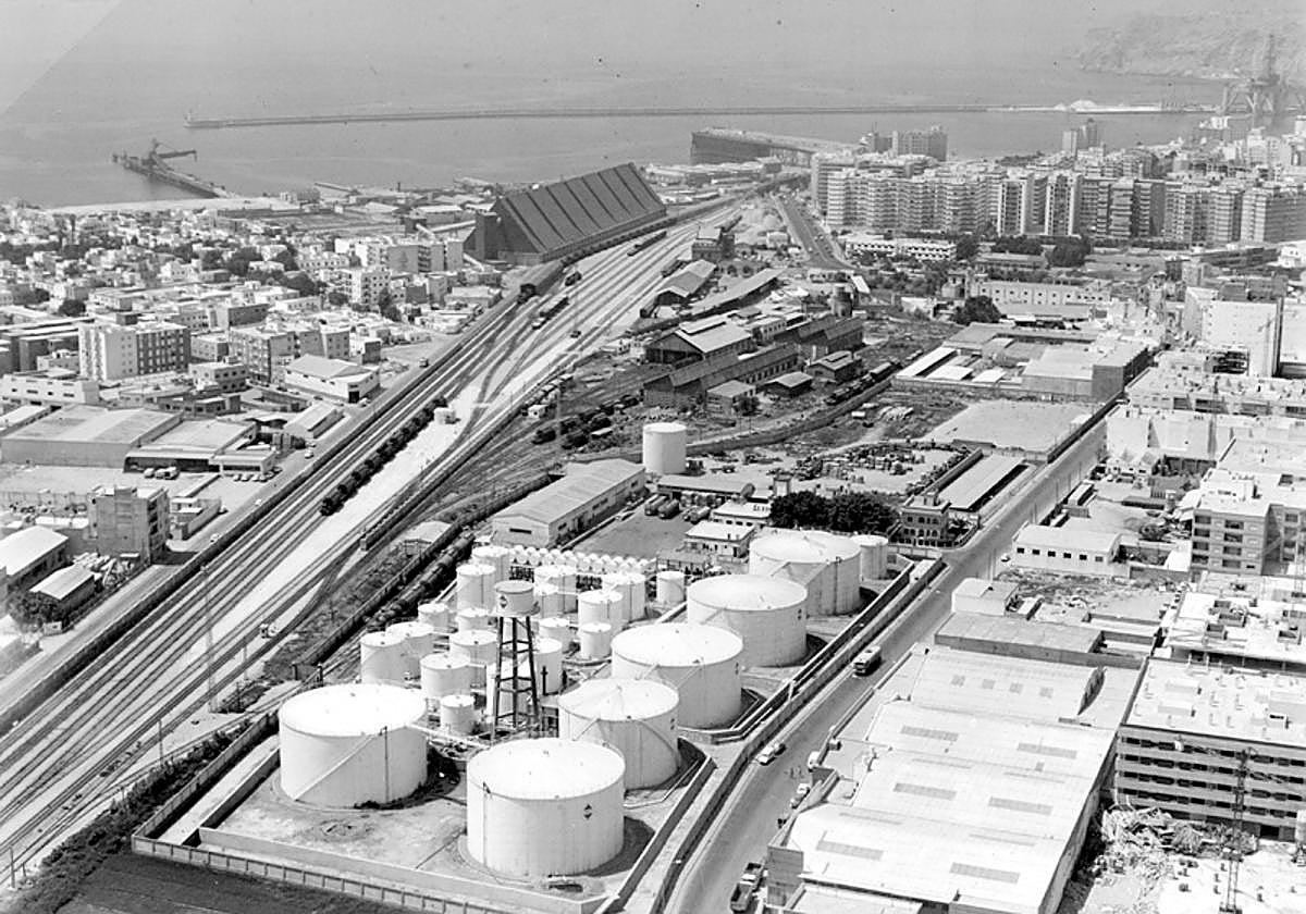 1982: Campsa, una bomba de 18.000 toneladas que no llegó a detonar | Ideal