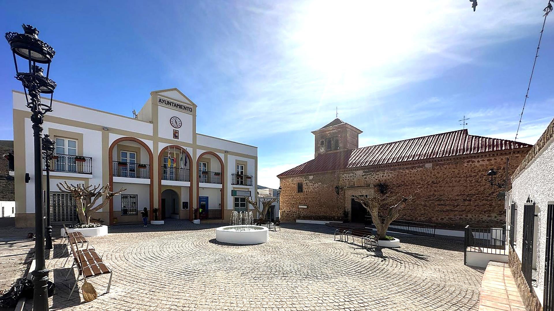 La plaza de la Constitución de Enix, nuevo atractivo turístico | Ideal