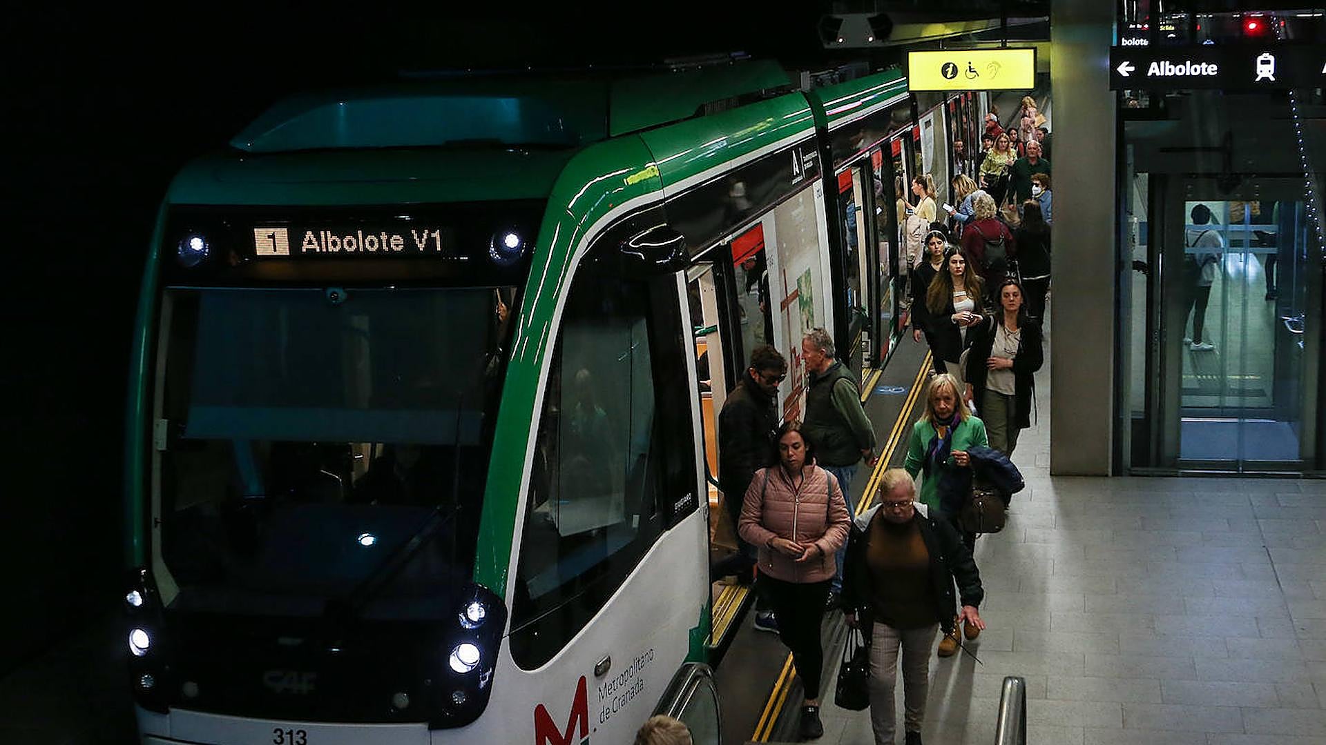 Los horarios especiales del metro de Granada para Semana Santa | Ideal