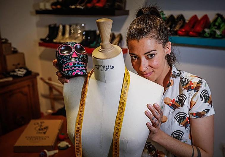 La Cara B: Carmencita de Granada, coser y cantar | Ideal