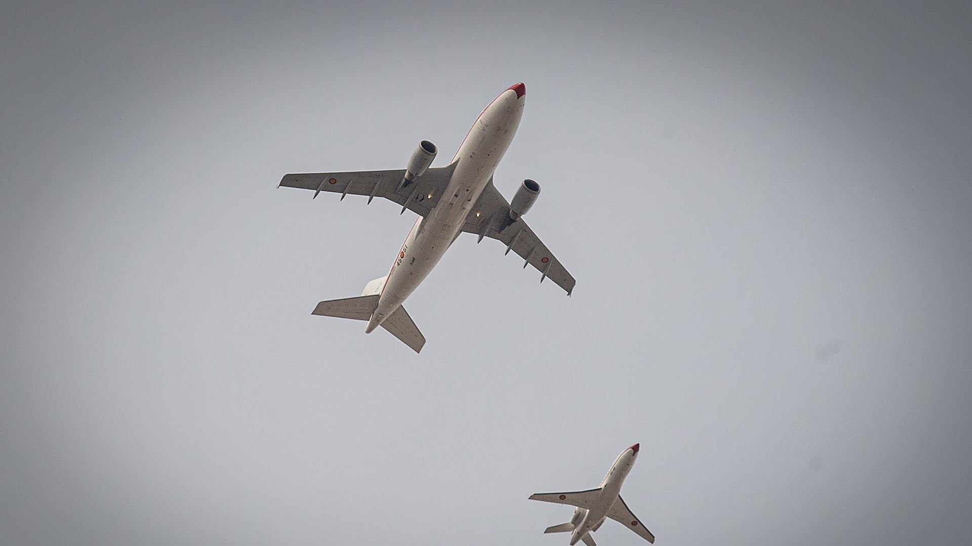 Así han vivido los granadinos el paso de los aviones del Ejército por Granada | Ideal