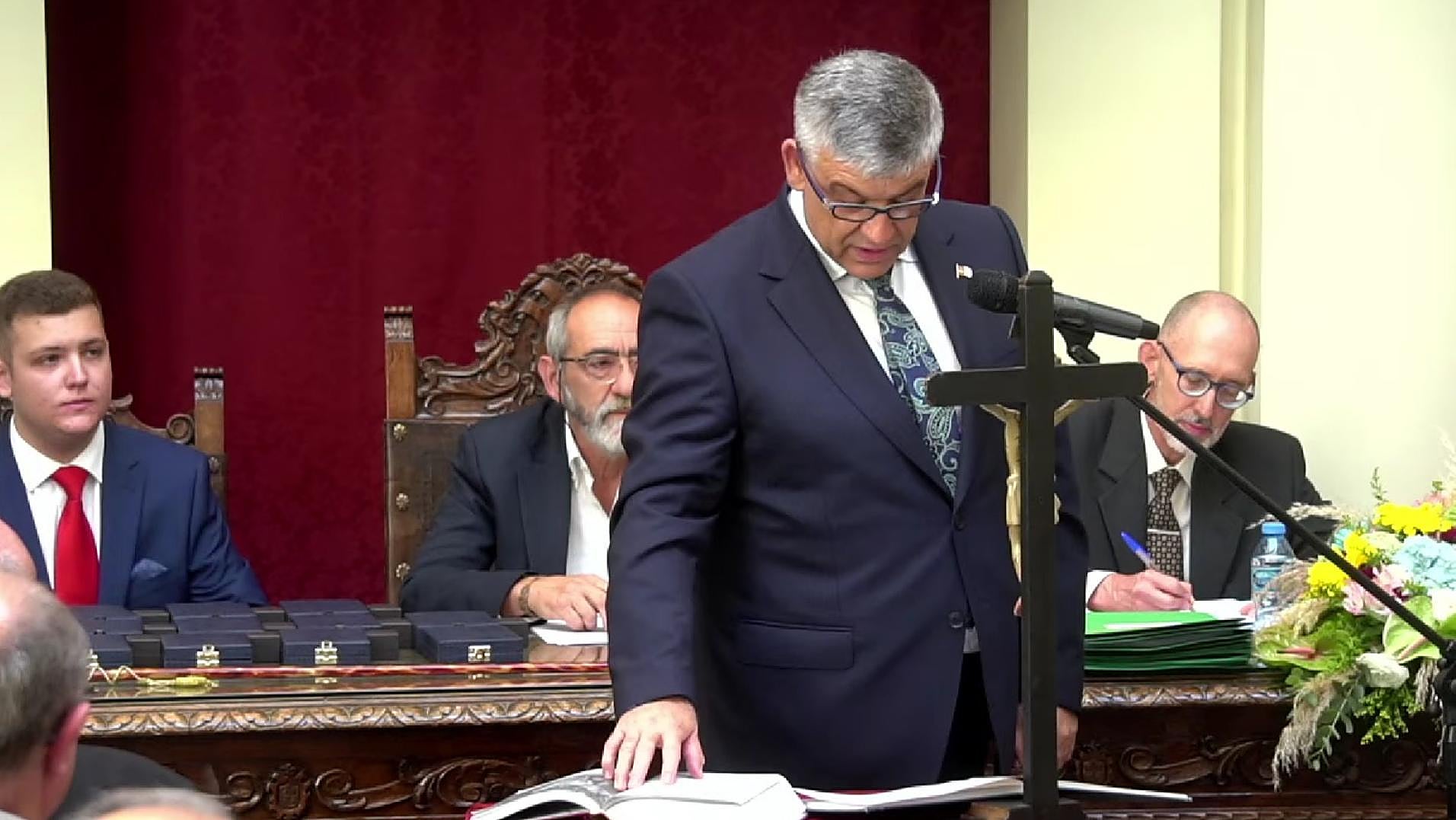 Jesús Lorente renueva emocionado la alcaldía de Guadix | Ideal