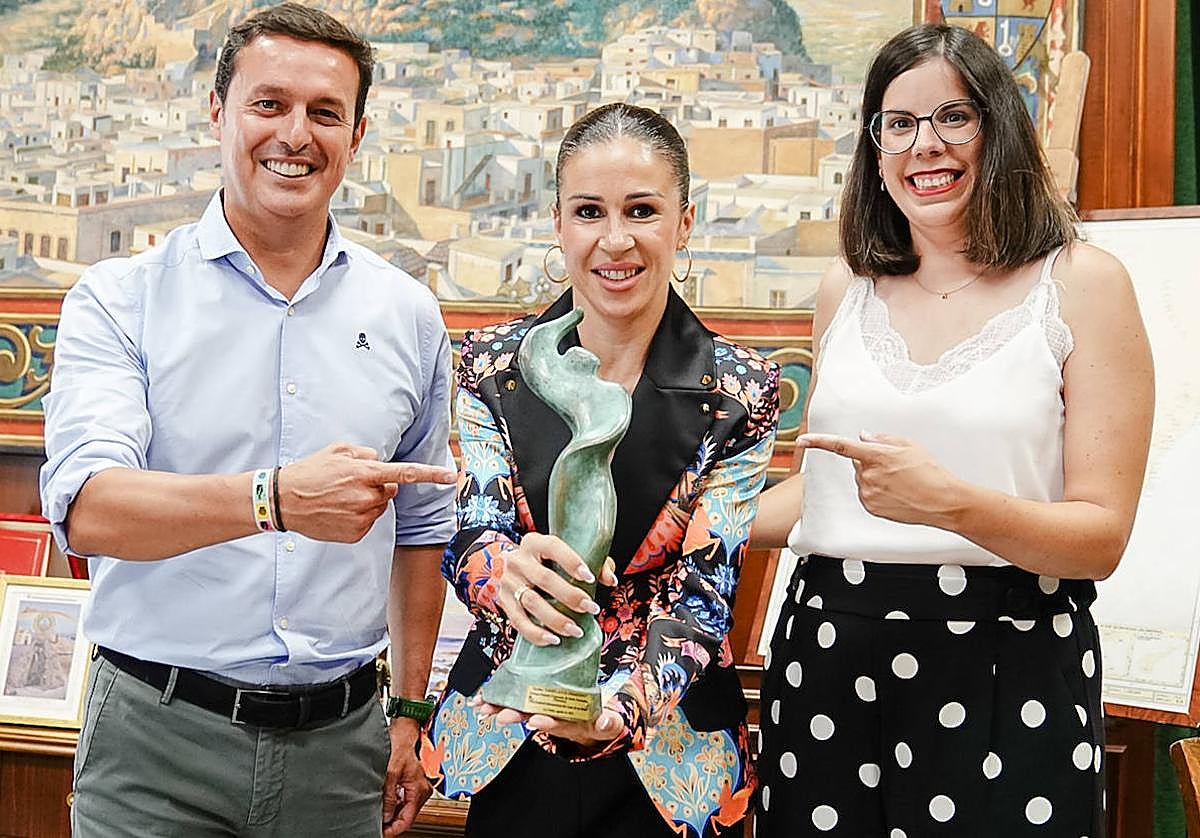 Rocío Garrido ofrece su triunfo en el Festival del Cante de Las Minas a ...