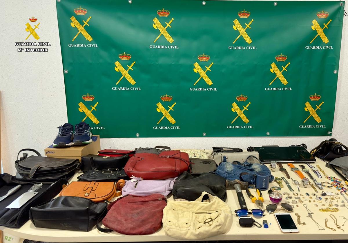 Detenidas cuatro personas acusadas de cometer 20 robos en viviendas y ... Detenidas cuatro personas acusadas de cometer 20 robos en viviendas y ...