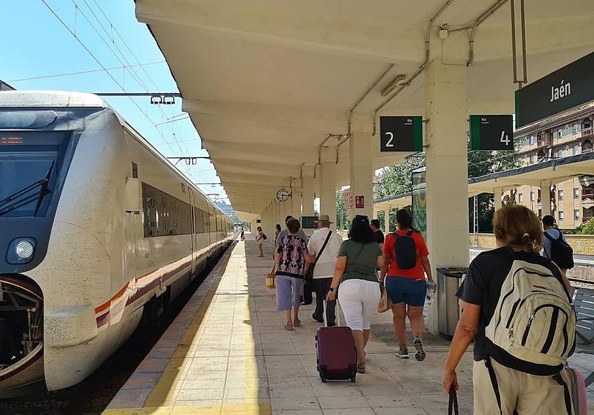 Renfe refuerza durante el puente los trenes entre Jaén y Madrid | Ideal