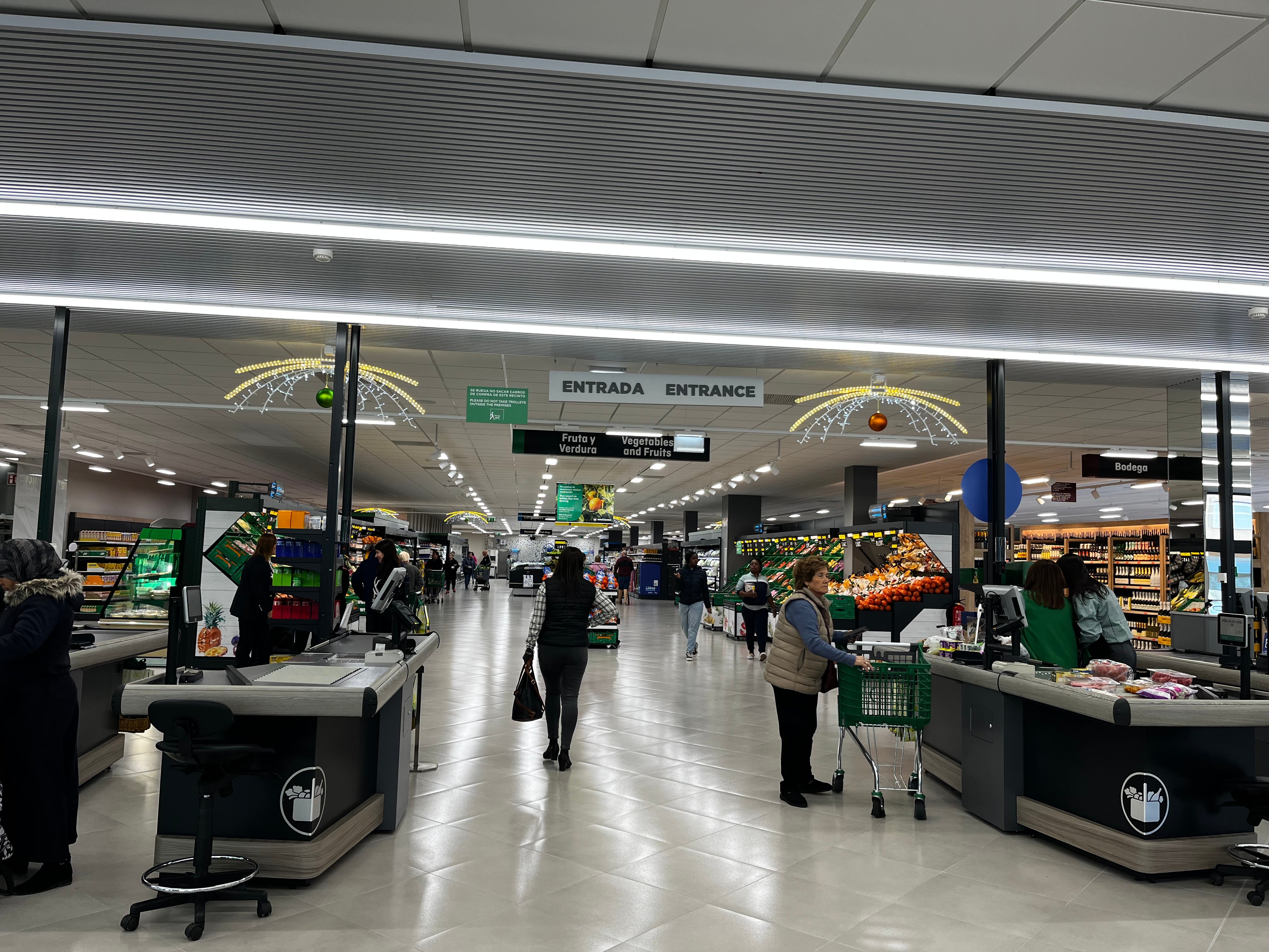 Mercadona inaugura un súper eficiente y bilingüe en Albox | Ideal