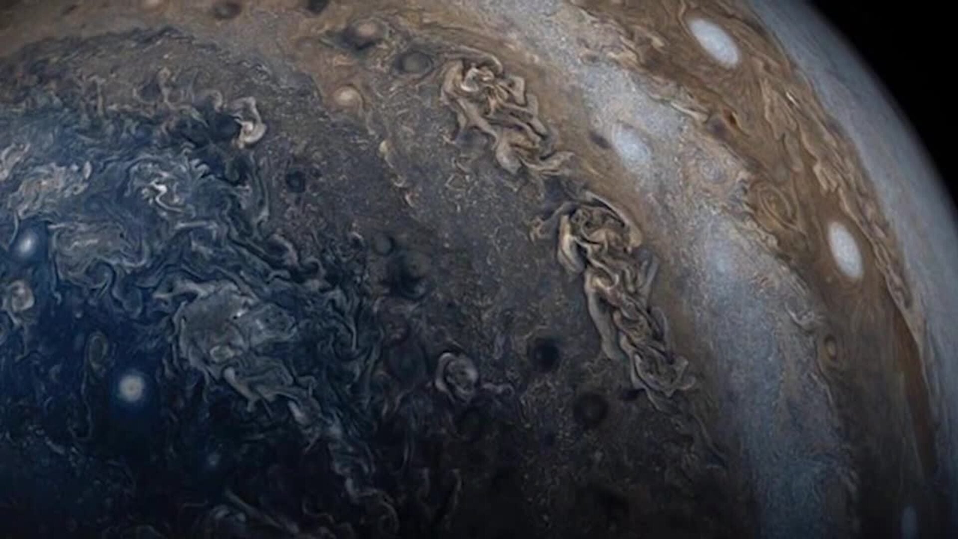 La nave Juno captura el 'rostro' de Júpiter | Ideal