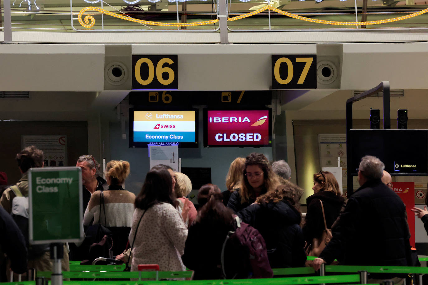 Cuatro Vuelos Cancelados Entre Granada Y Madrid Por La Huelga De Iberia